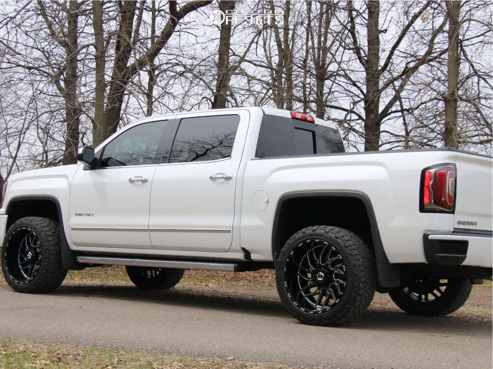 2017 GMC Sierra 1500 with 22x12 -44 TIS 544BM and 33/12.5R22 Nitto ...