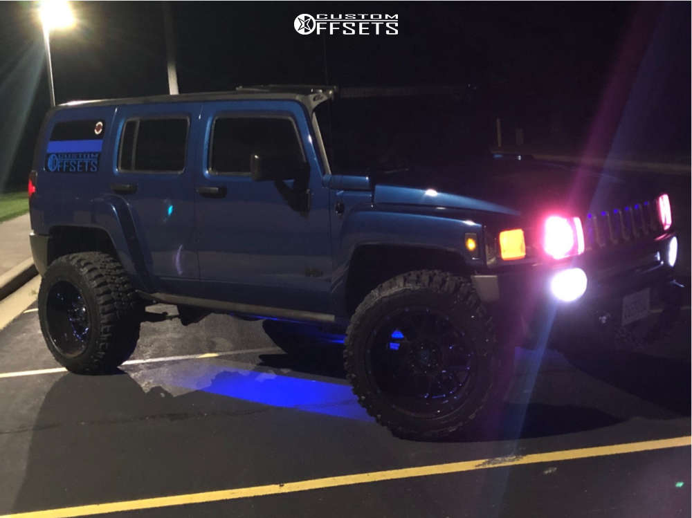 2006 HUMMER H3 with 20x12 -44 XD Xd820 and 33/12.5R20 Federal Couragia ...