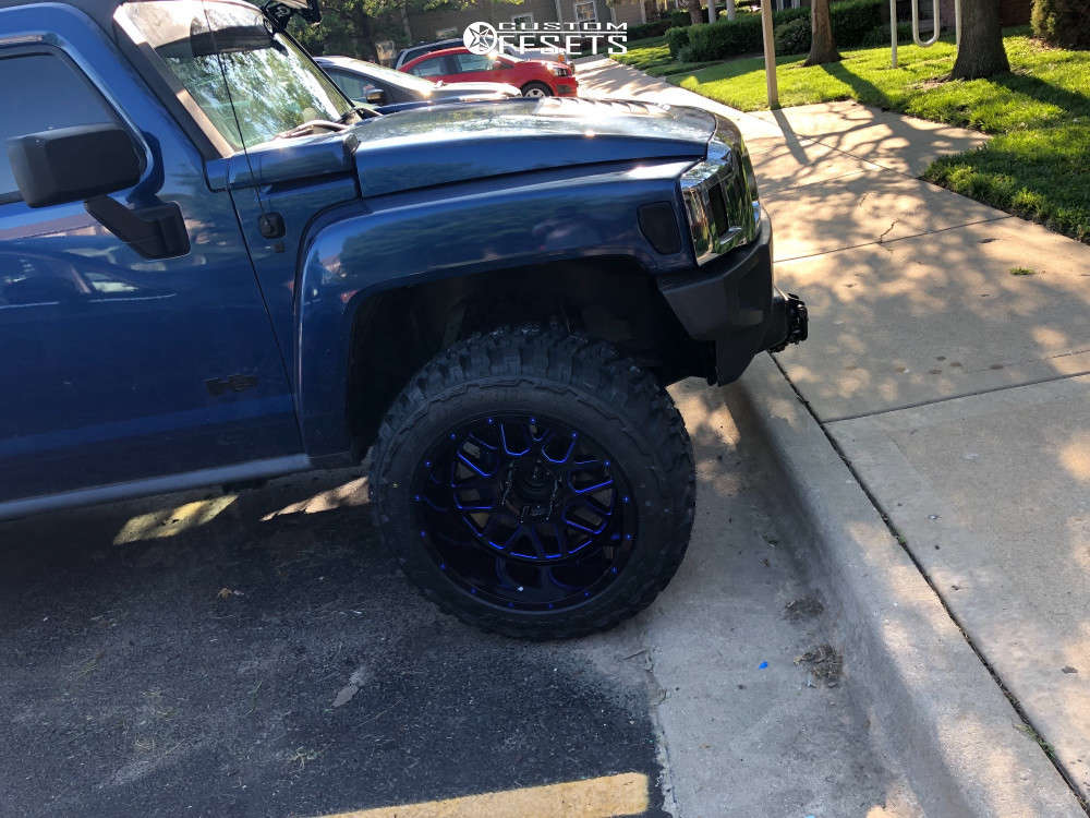 2006 HUMMER H3 with 20x12 -44 XD Xd820 and 33/12.5R20 Federal Couragia ...