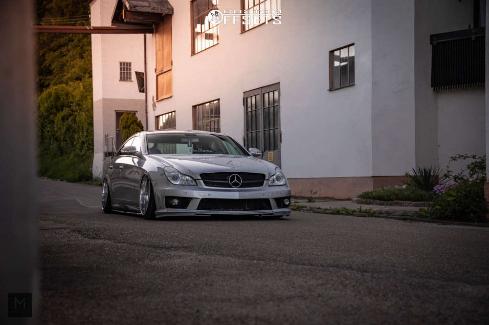 2005 Mercedes-Benz CLS550 with 19x10 10 Leon Hardiritt Waffe and 225 ...