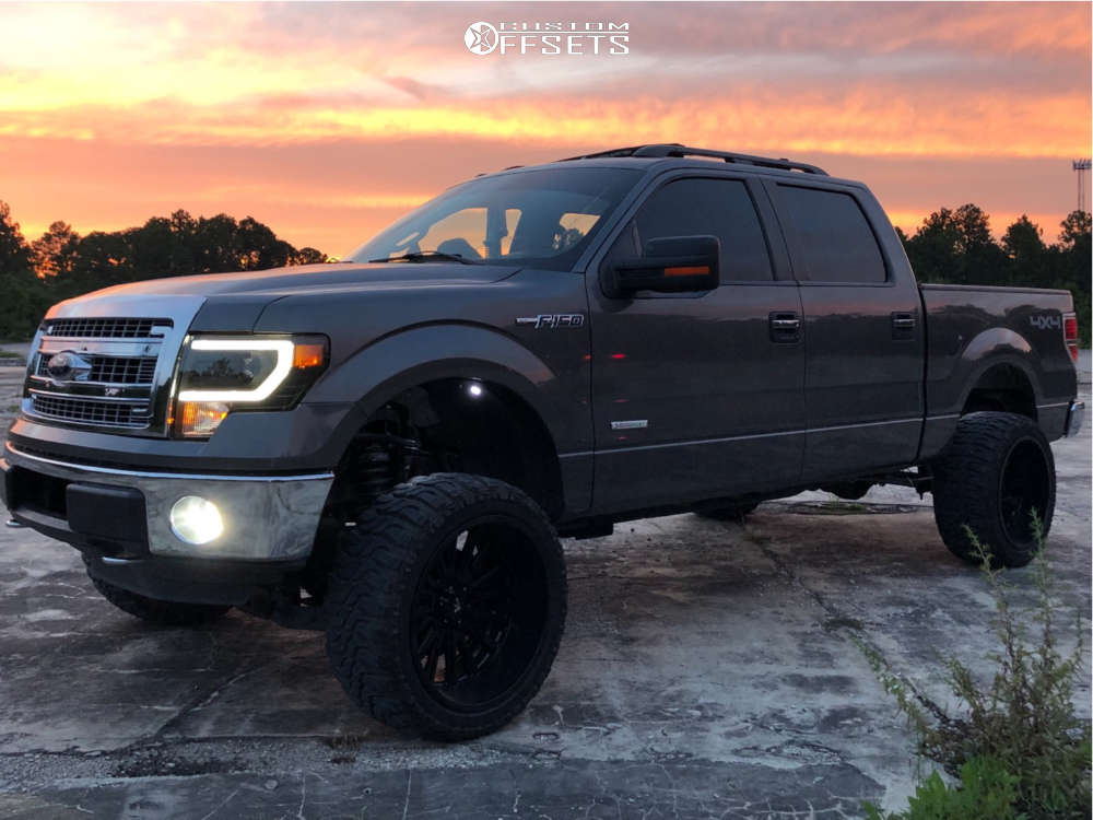 2013 Ford F-150 with 22x12 -44 V-Rock Anvil and 35/12.5R22 Federal ...