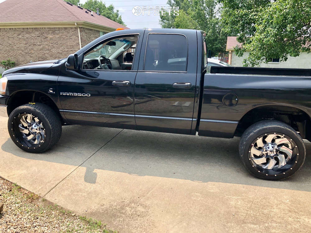 2006 Dodge Ram 3500 with 22x12 -44 Fuel Cleaver D240 and 305/40R22 Toyo ...