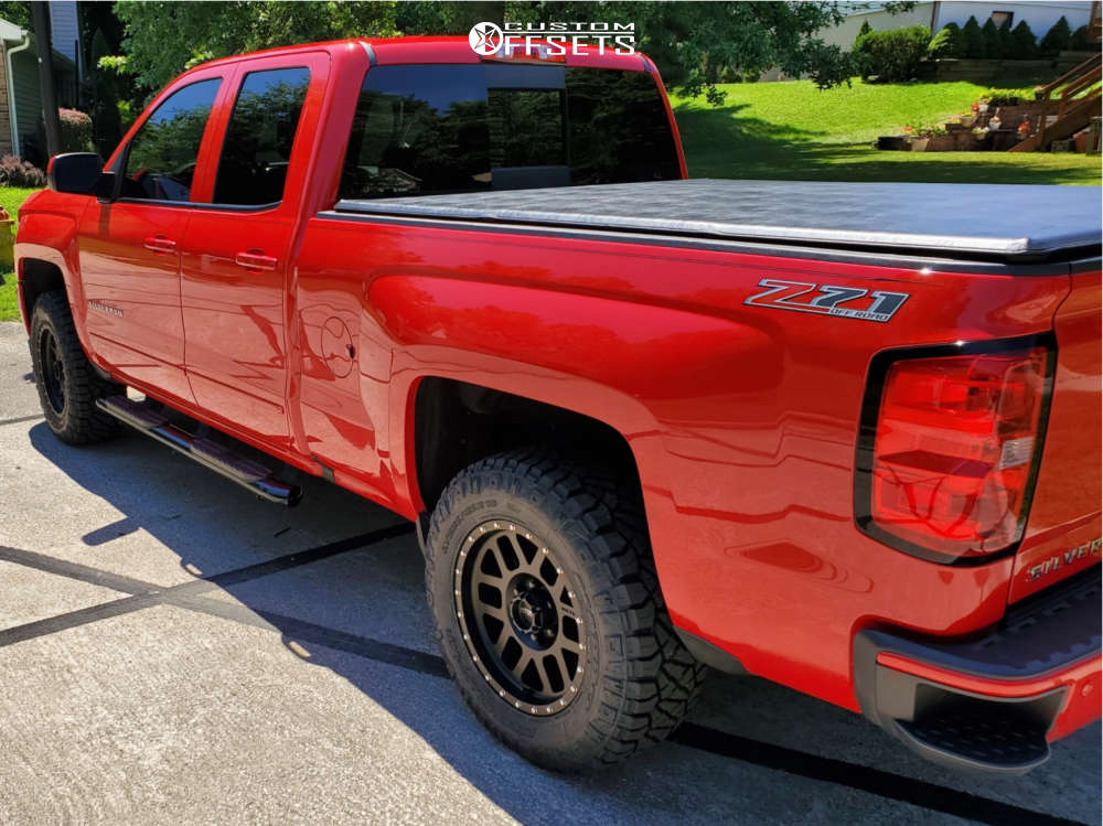 2016 Chevrolet Silverado 1500 with 18x9 18 Method Mesh and 285/65R18 ...
