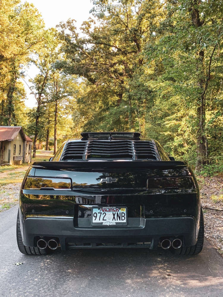 2015 Chevrolet Camaro with 20x10 35 Rotiform Kps and 275/40R20 Cosmo ...