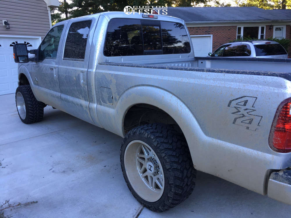2016 Ford F-250 Super Duty with 22x12 -44 Hostile Sprocket and 33/12 ...