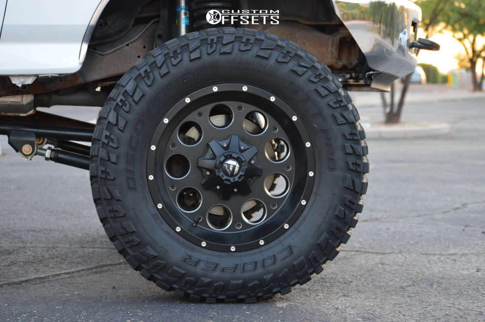 1992 Ford Bronco with 20x10 -24 Fuel Revolver and 37/13.5R20 Cooper ...