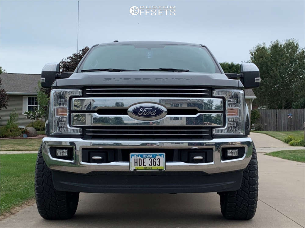 2017 Ford F-250 Super Duty with 20x10 -24 Moto Metal MO978 and 35/12 ...