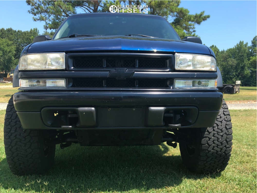 2002 Chevrolet S10 with 17x9 -12 XD Xd811 and 33/12.5R17 BFGoodrich All ...