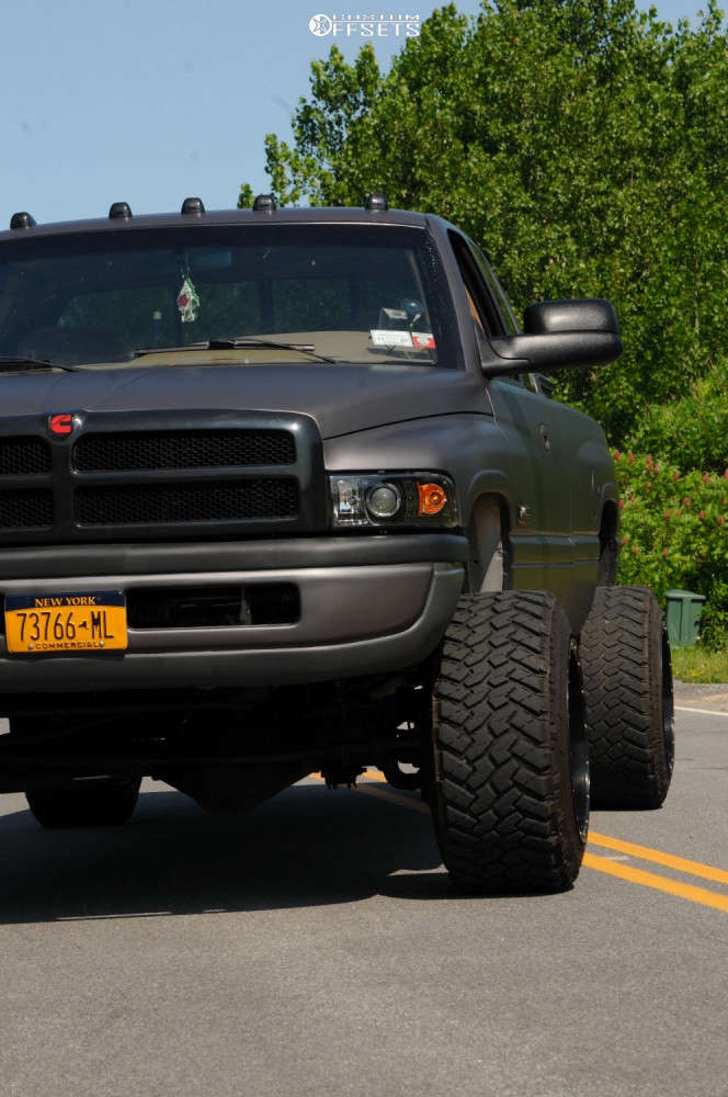 2001 Dodge Ram 2500 with 20x14 -76 Fuel Hostage and 33/12.5R20 Nitto ...