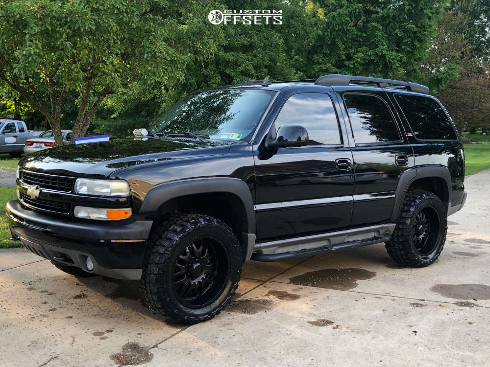2006 Chevrolet Tahoe with 20x9 -12 Ultra Hunter and 33/12.5R20 Federal ...