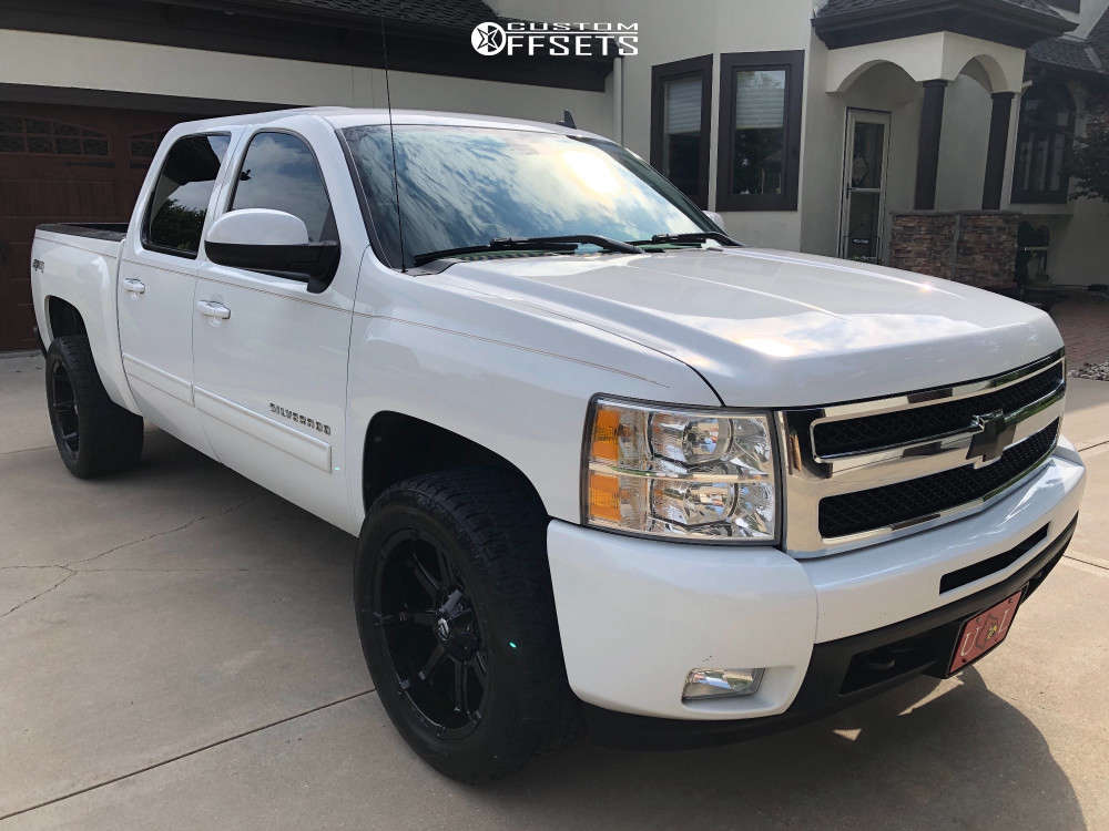 2010 Chevrolet Silverado 1500 with 20x10 -18 Fuel Coupler and 305/50R20 ...
