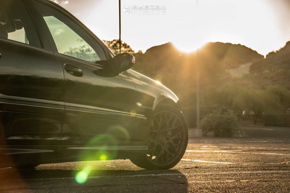 2002 Mercedes-Benz C32 AMG with 18x8 35 Aodhan Ls009 and 225/35R18 ...