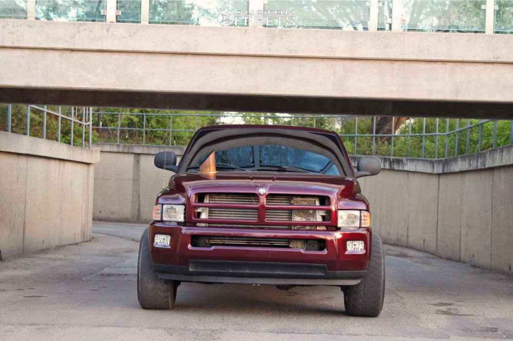 2001 Dodge Ram 2500 with 22x12 -44 XD Xd826 and 285/40R22 Nitto NT420V ...