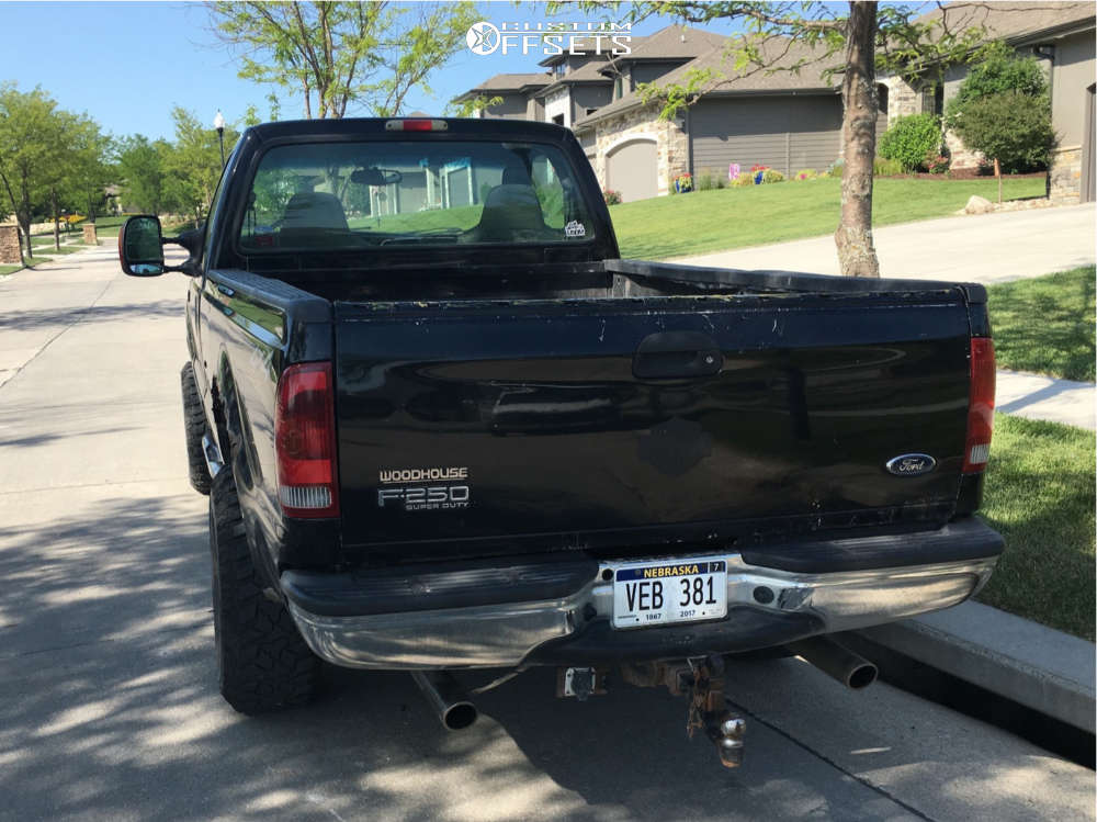 2003 Ford F-250 Super Duty with 16x10 -25 Pro Comp 69 and 33/12.5R16 ...