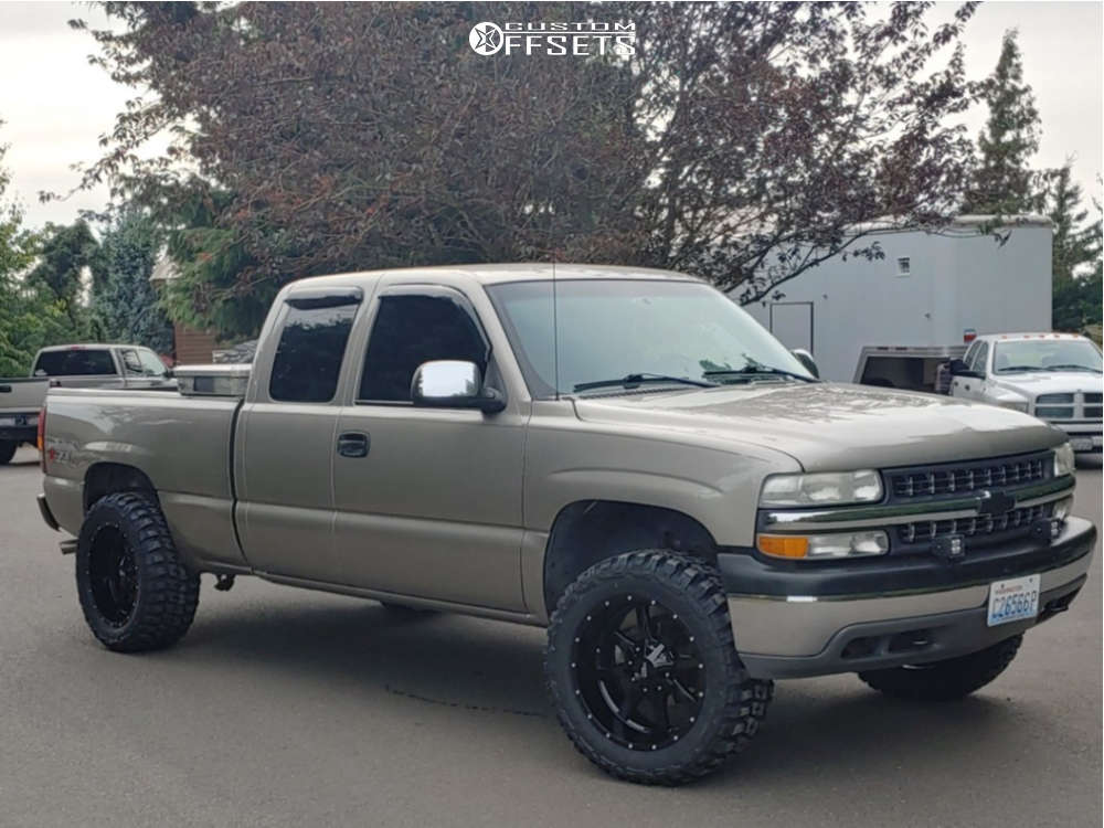 2001 Chevrolet Silverado 1500 with 20x10 -24 Moto Metal Mo970 and 33/12 ...