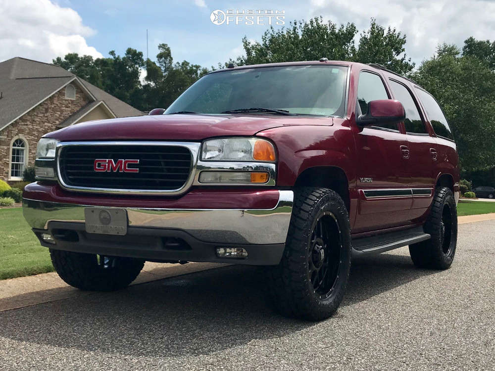 2004 GMC Yukon with 20x9 0 XD Grenade and 305/55R20 Toyo Tires Open ...