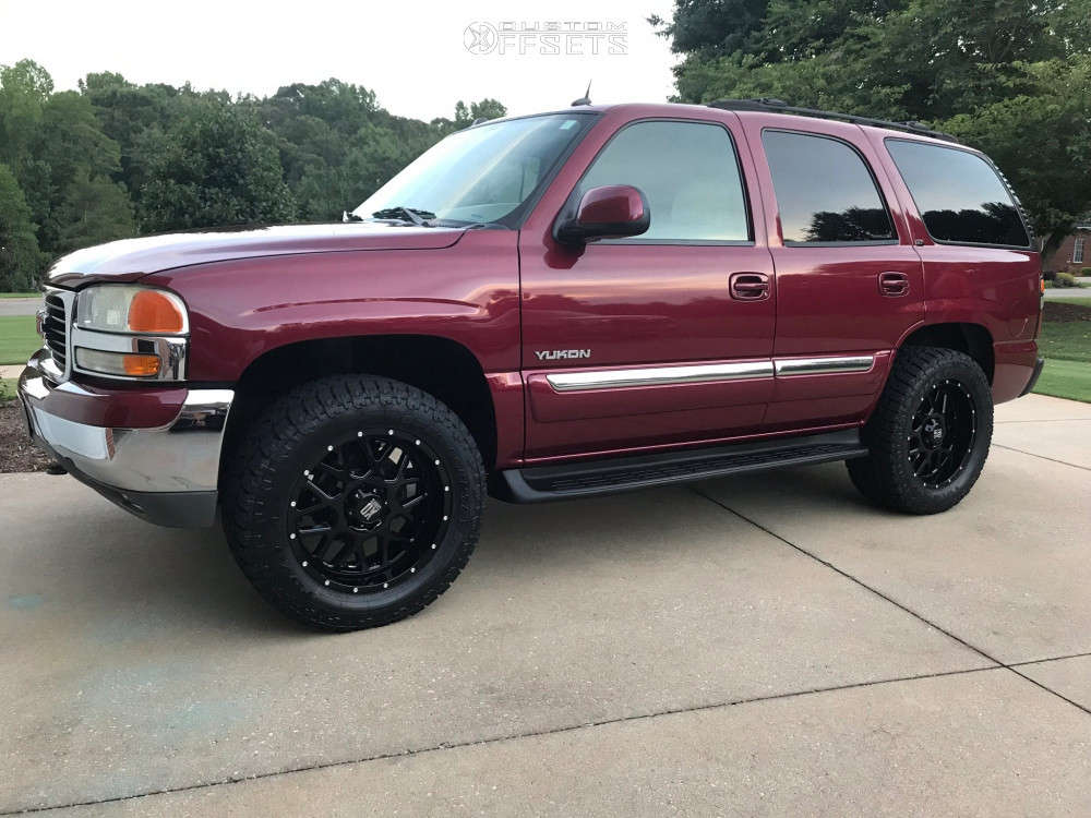 2004 GMC Yukon with 20x9 0 XD Grenade and 305/55R20 Toyo Tires Open ...