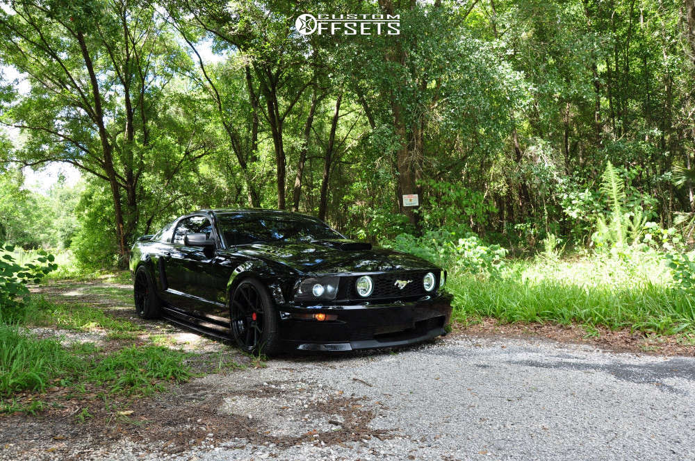 2008 Ford Mustang with 19x10 40 Rotiform Kps and 285/35R19 Nitto Invo ...