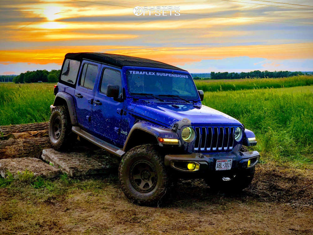 2018 Jeep Wrangler with 17x8.5 0 Method Con6 and 315/70R17 Goodyear ...