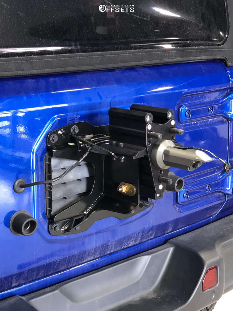 2018 Jeep Wrangler with 17x8.5 0 Method Con6 and 315/70R17 Goodyear ...