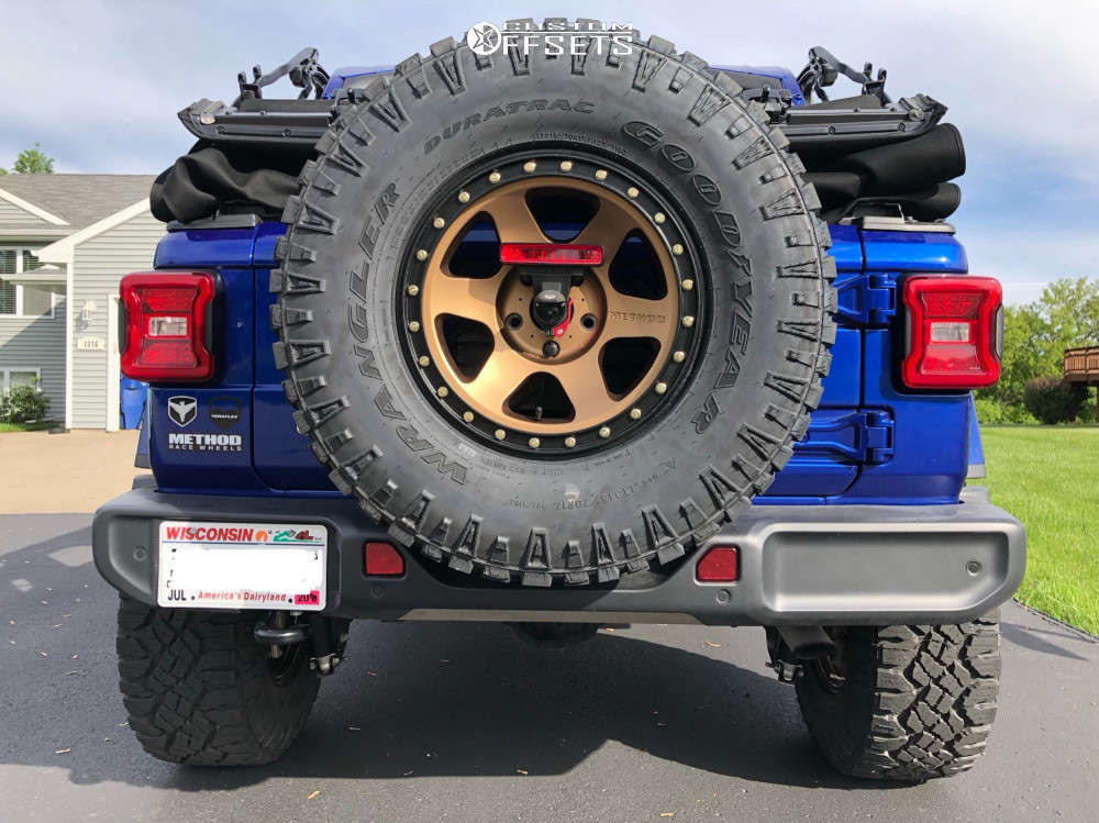 2018 Jeep Wrangler with 17x8.5 0 Method Con6 and 315/70R17 Goodyear ...