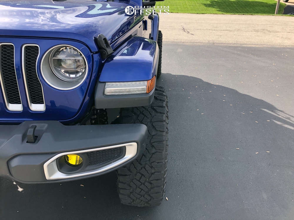 2018 Jeep Wrangler with 17x8.5 0 Method Con6 and 315/70R17 Goodyear ...