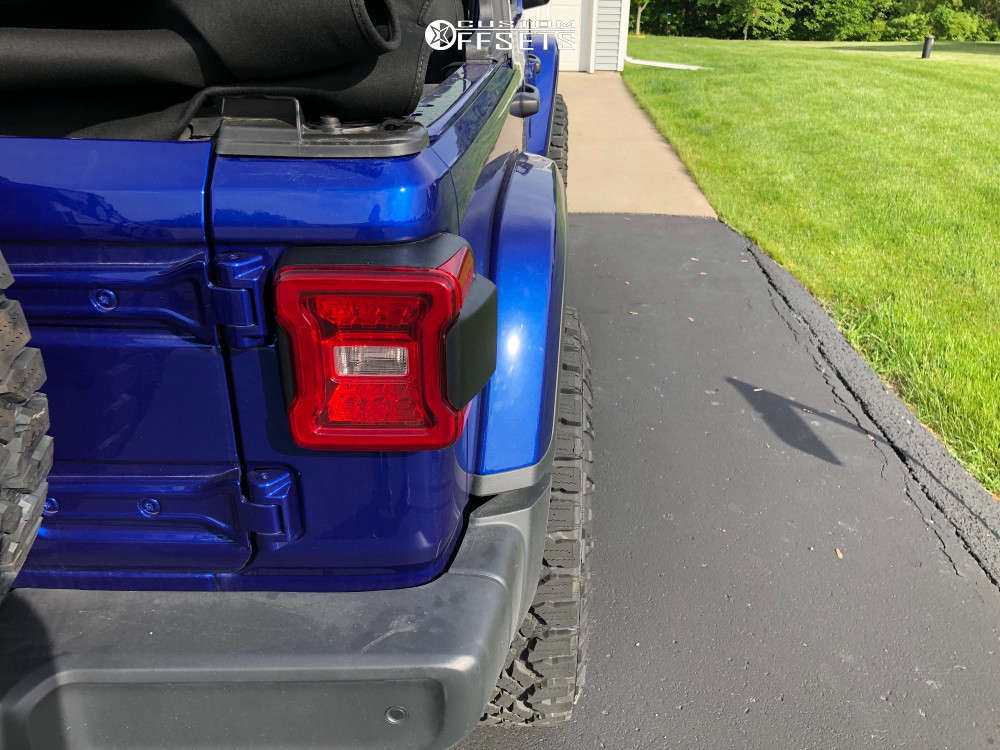 2018 Jeep Wrangler with 17x8.5 0 Method Con6 and 315/70R17 Goodyear ...