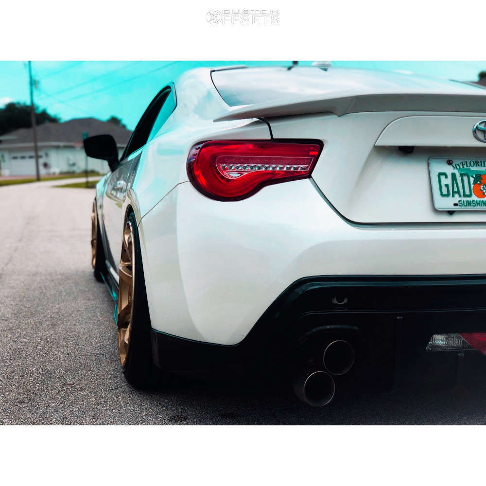 2017 Toyota 86 with 18x9 25 Cosmis Racing Mr7 and 225/40R18 Achilles ...
