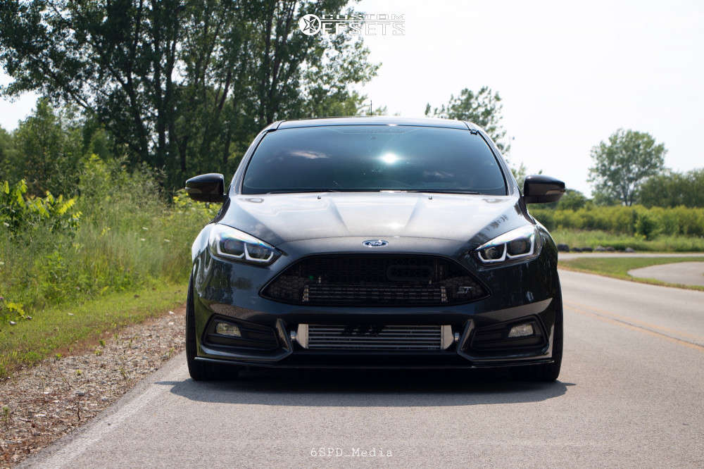 2016 Ford Focus with 18x8.5 35 Ambit Rt8 and 225/40R18 Firestone ...