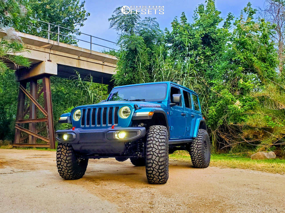 2019 Jeep Wrangler with 17x9 -6 Pro Comp Series 32 and 40/13.5R17 ...