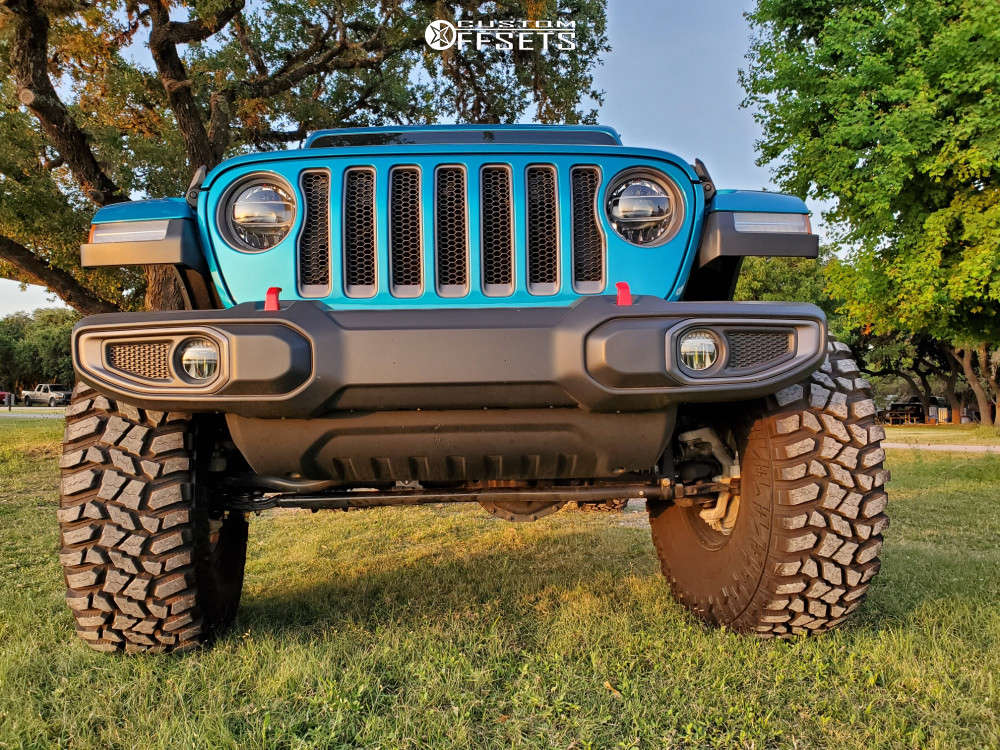 2019 Jeep Wrangler with 17x9 -6 Pro Comp Series 32 and 40/13.5R17 ...