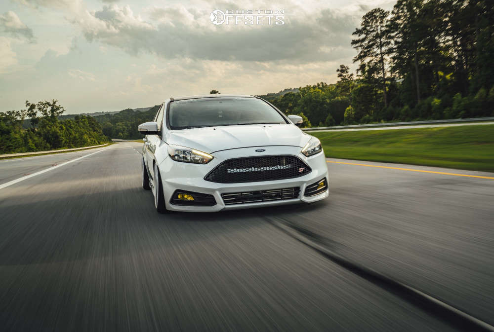 2017 Ford Focus with 18x8.5 45 Rotiform Flg and 225/35R18 Achilles Atr ...