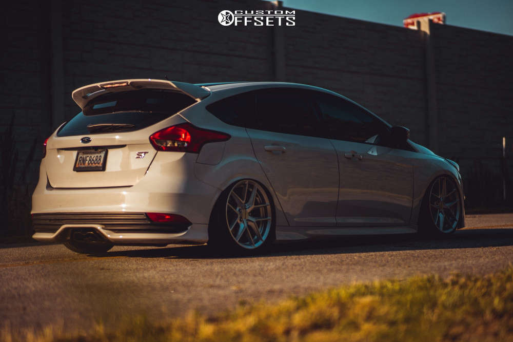 2017 Ford Focus with 18x8.5 45 Rotiform Flg and 225/35R18 Achilles Atr ...