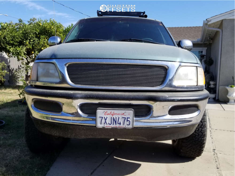 1998 Ford Expedition with 17x9 -6 Pro Comp Series 69 and 285/70R17 ...
