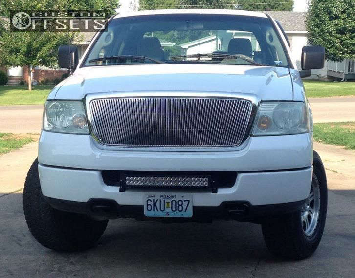 2004 Ford F-150 with 17x8 2 Axe Offroad 140 and 31/10.5R17 Firestone ...