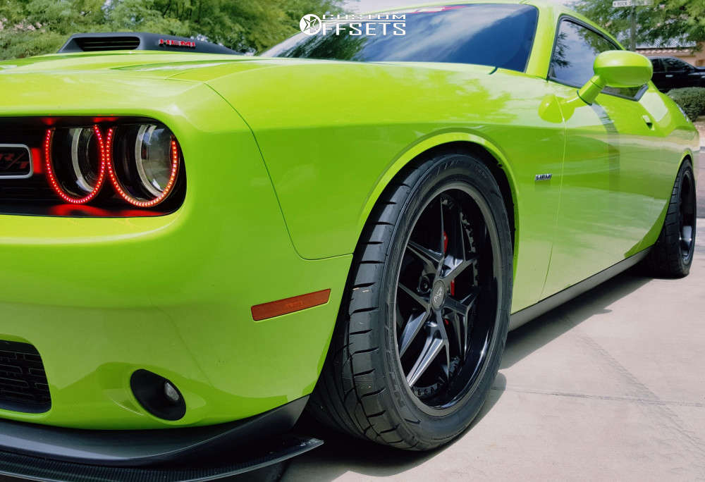 2015 Dodge Challenger with 20x9 18 Niche Vice and 275/45R20 Nitto Nt555 ...