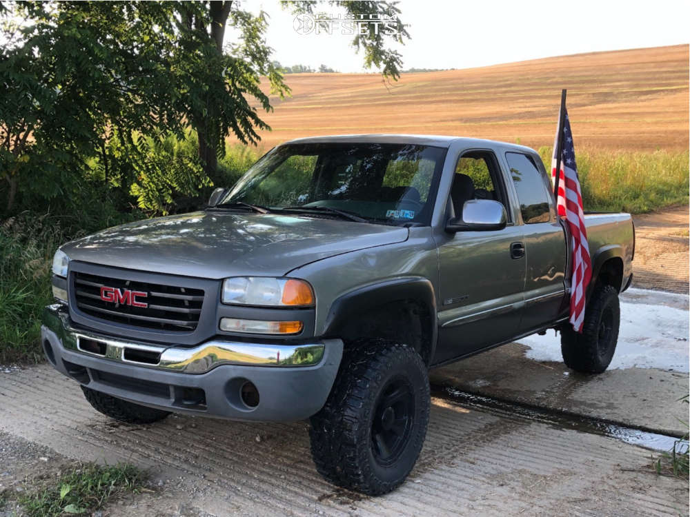 2000 GMC Sierra 2500 with 17x9 -12 Dick Cepek Dc-2 and 33/12.5R17 Dick ...