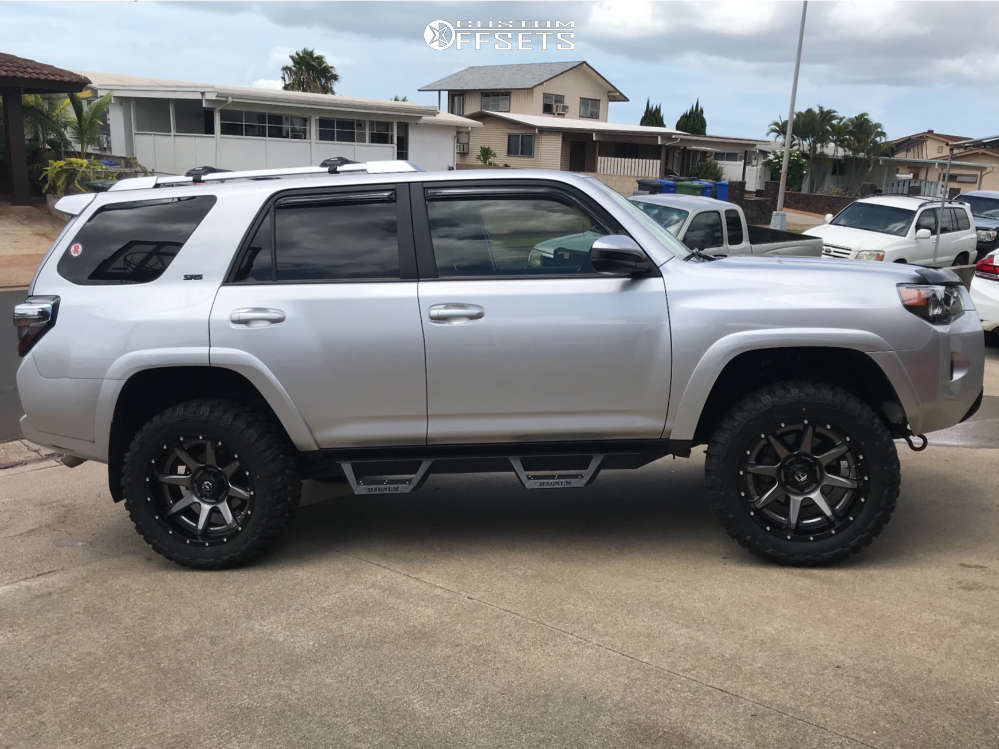 2017 Toyota 4Runner with 20x10 -19 Fuel Rampage and 33/12.5R20 Fuel Mud ...