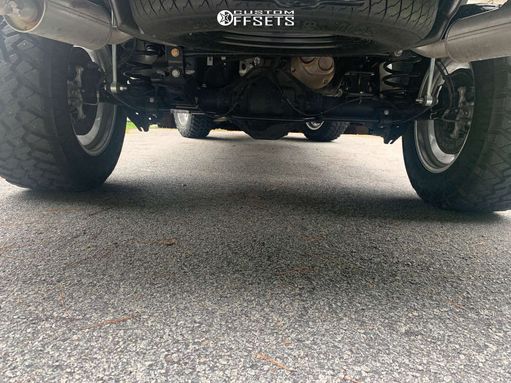 2019 Ram 1500 with 20x10 -18 Moto Metal Mo986 and 35/12.5R20 Nitto ...