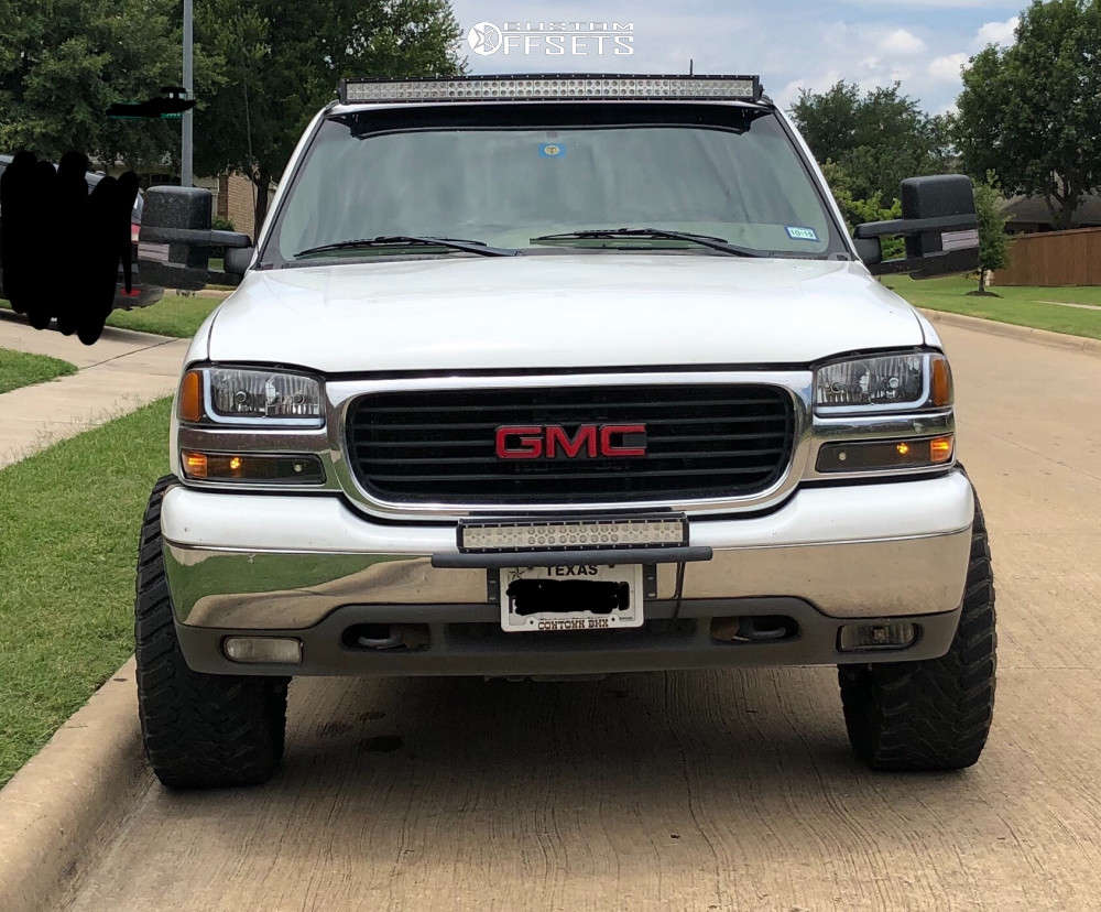 2002 GMC Yukon with 20x10 -24 XD Xd820 and 33/12.5R20 Atturo Trail ...