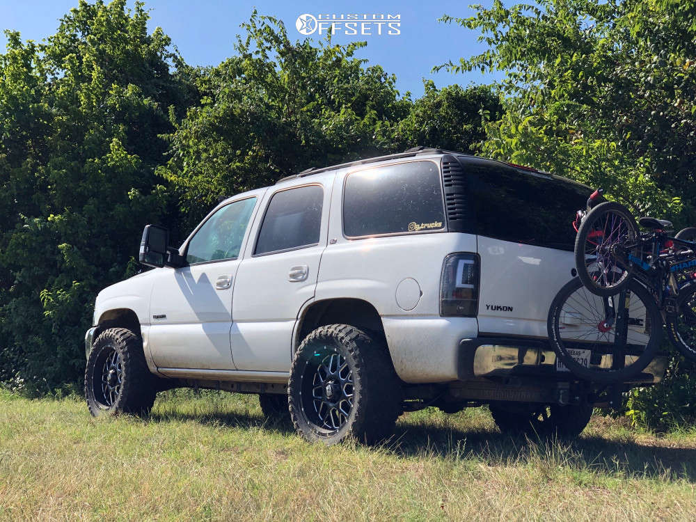 2002 GMC Yukon with 20x10 -24 XD Xd820 and 33/12.5R20 Atturo Trail ...