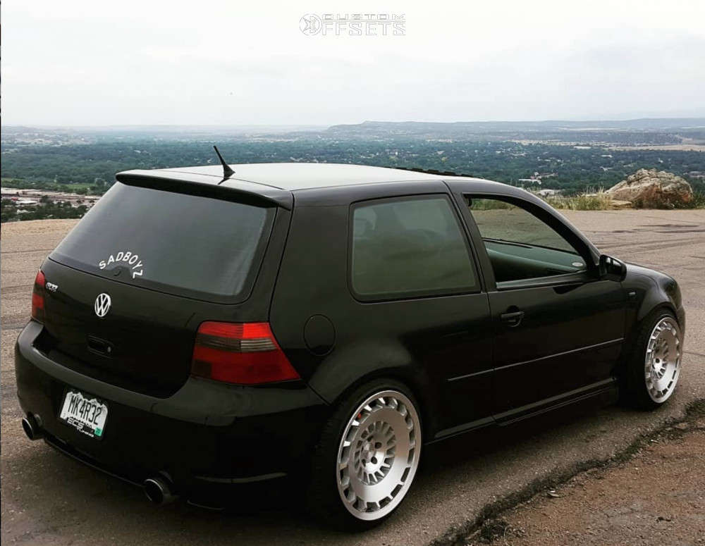 2004 Volkswagen R32 with 18x9.5 35 Rotiform Ccv and 215/40R18 Nankang ...
