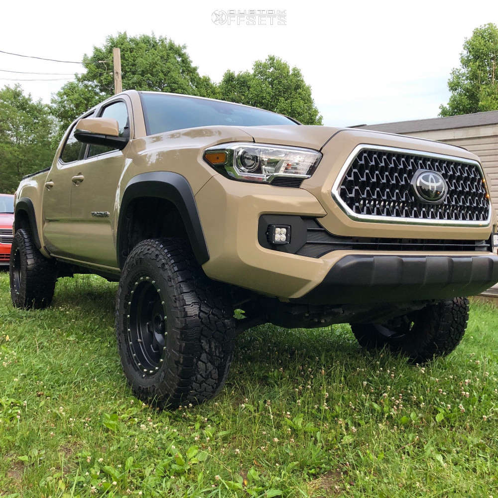 2018 Toyota Tacoma with 17x9 -12 Method The Standard and 285/70R17 ...