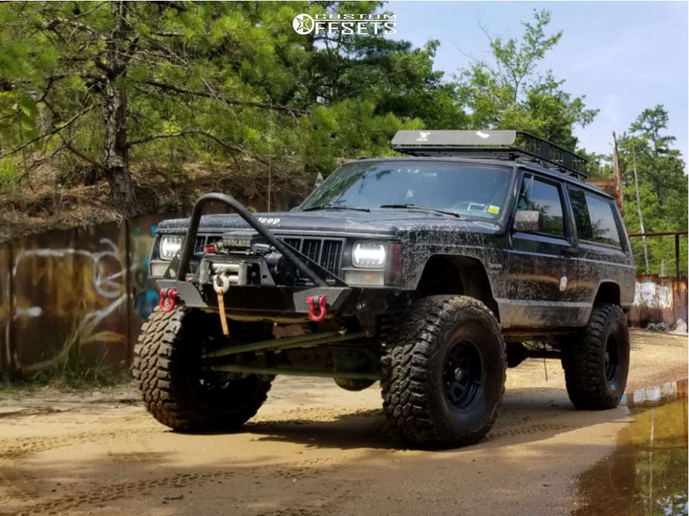 1995 Jeep Cherokee with 15x7 0 American Racing Ar-767 and 33/12.5R15 ...