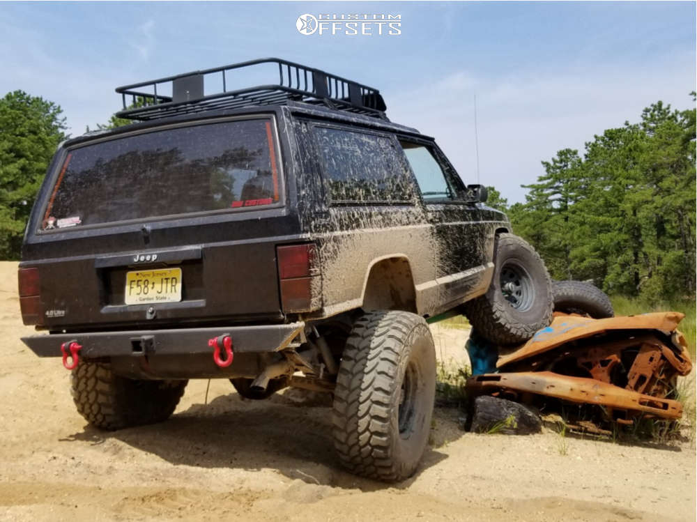 1995 Jeep Cherokee with 15x7 0 American Racing Ar-767 and 33/12.5R15 ...