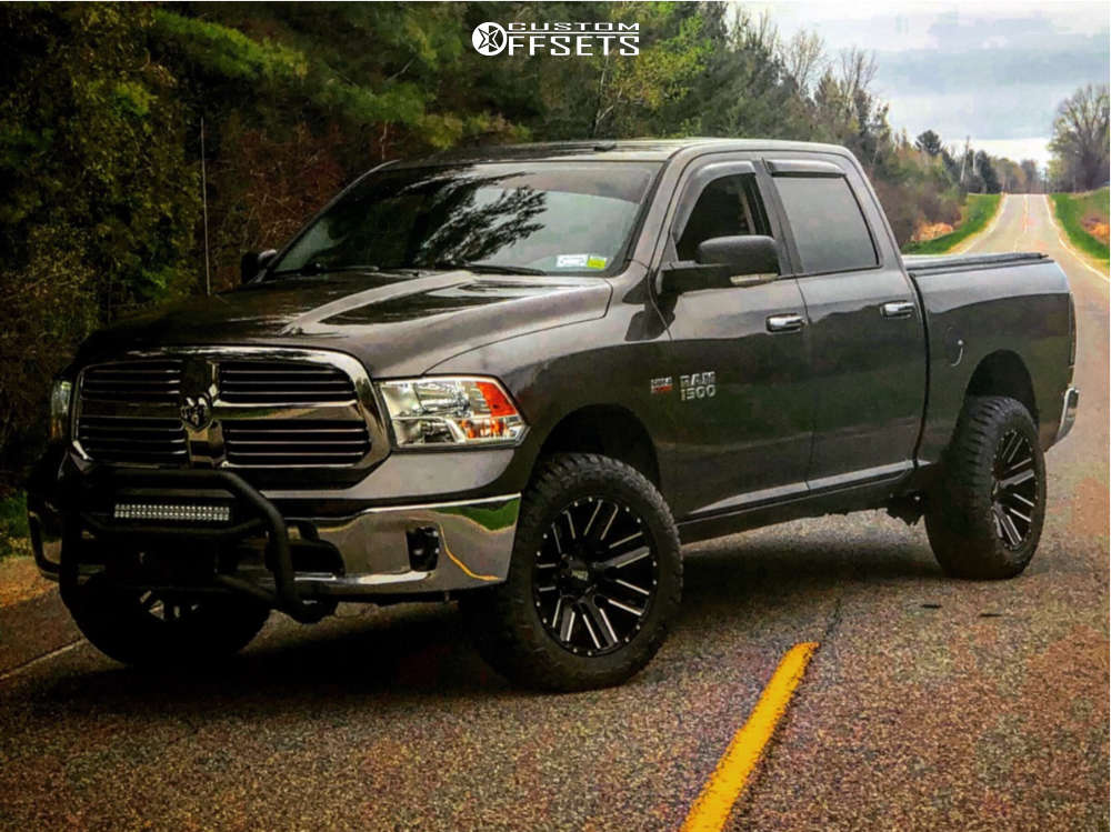 2015 Ram 1500 with 20x10 -24 Moto Metal Mo978 and 33/12.5R20 Fury ...