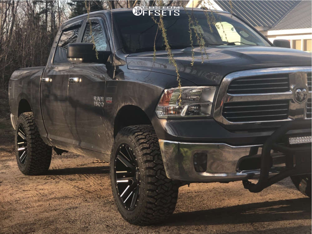 2015 Ram 1500 with 20x10 -24 Moto Metal Mo978 and 33/12.5R20 Fury ...
