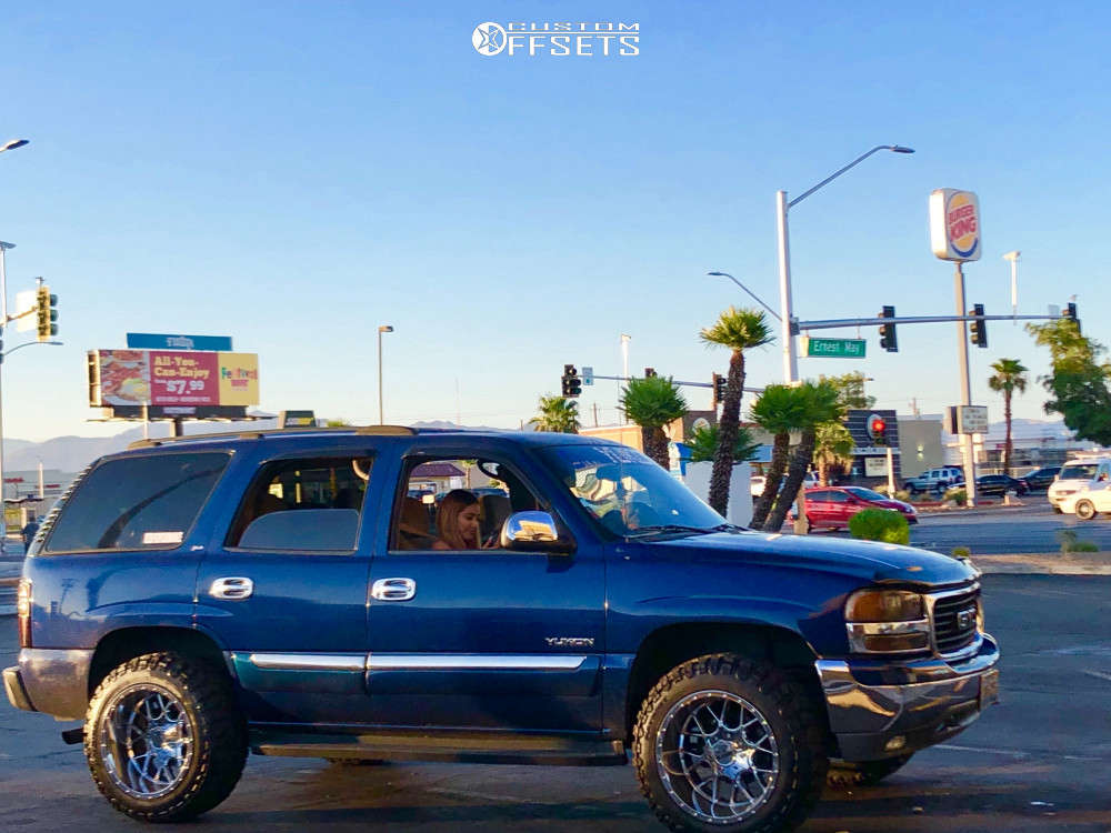2001 GMC Yukon with 20x12 -44 Moto Metal Mo986 and 33/12.5R20 Patriot ...