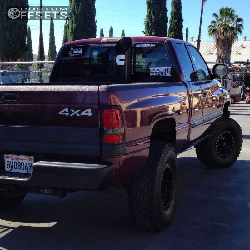 2001 Dodge Ram 2500 with 16x8 0 Method Double Standard and 315/75R16 ...
