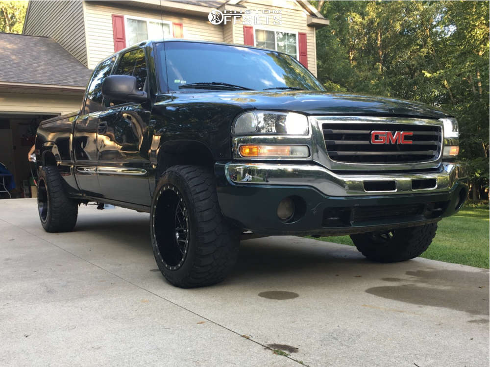 2005 GMC Sierra 1500 with 20x12 -44 Moto Metal MO985 and 33/12.5R20 ...